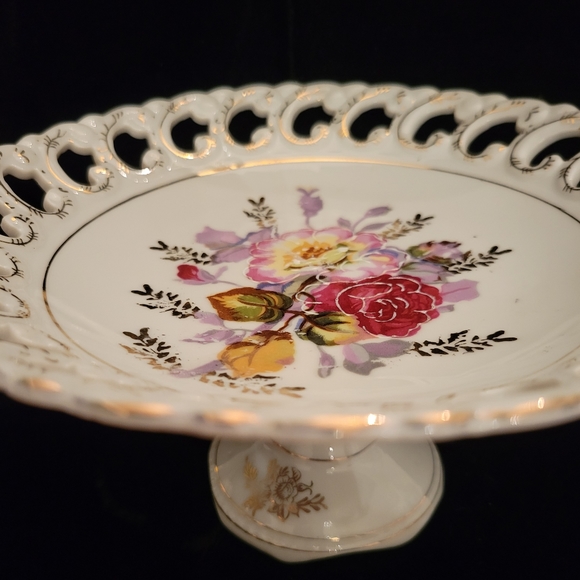 Dining | Vintage 8 Pedestal Plate Flowers Design Reticulated Edges With ...